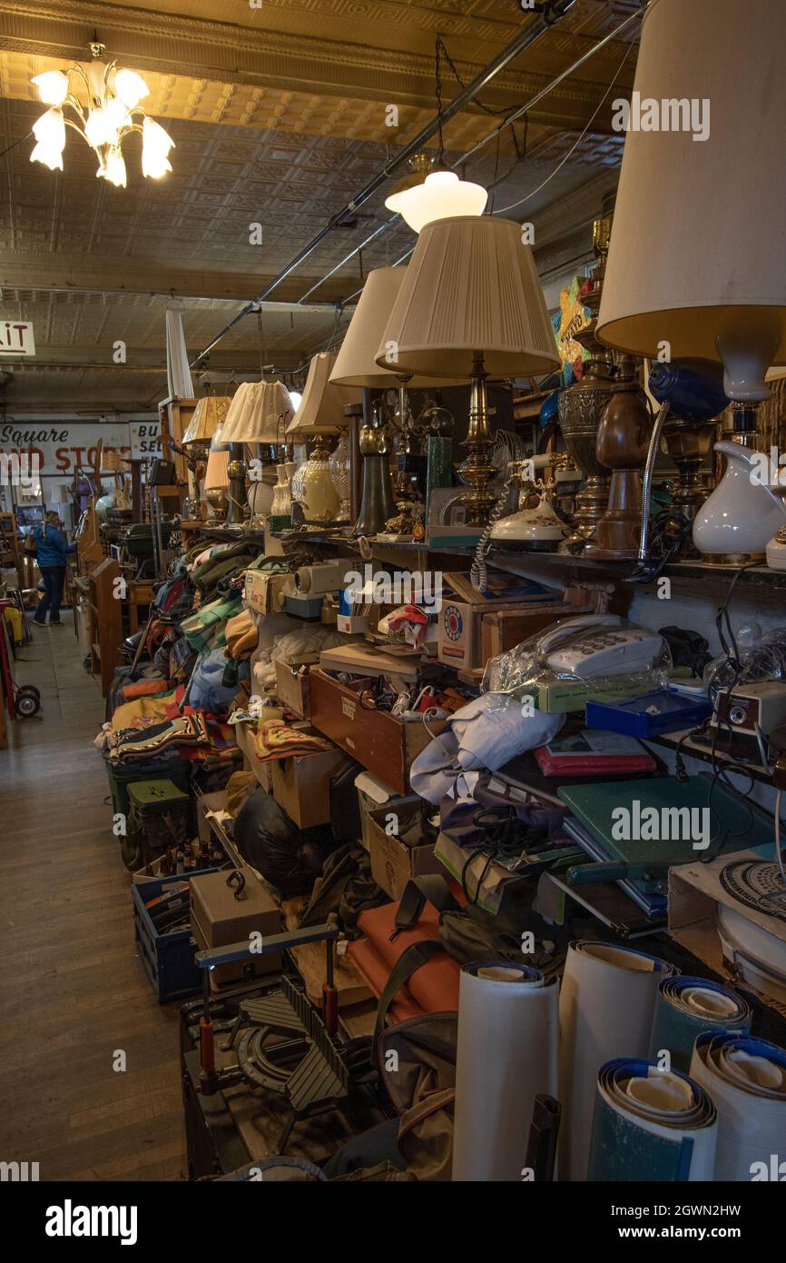 Clutter junk hi-res stock photography and images - Alamy