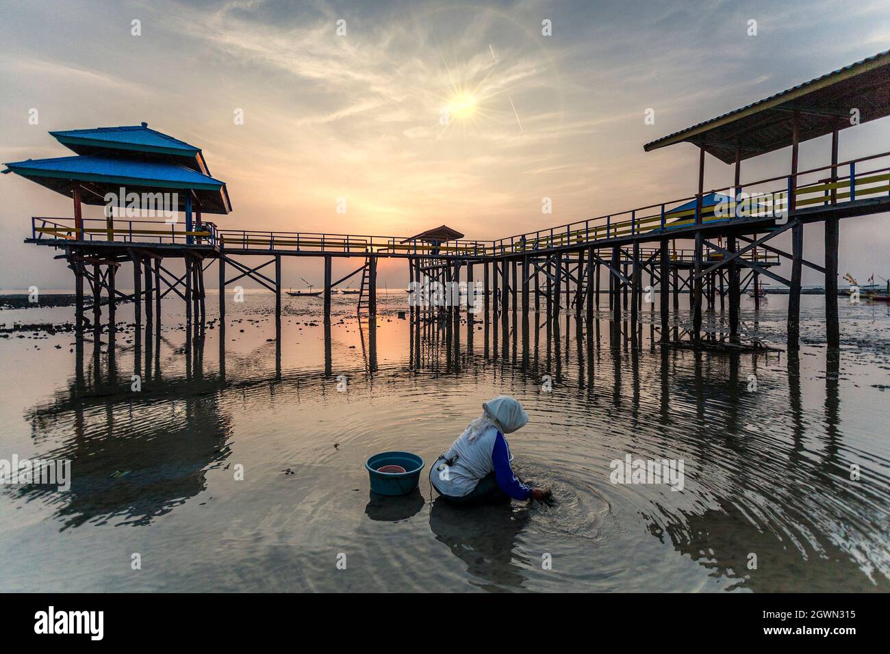 Kenjeran surabaya hi-res stock photography and images - Alamy