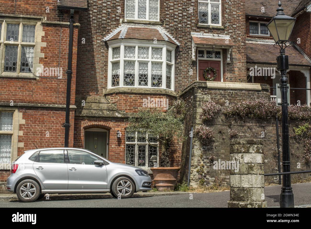 Car parked in the front of english old house Stock Photo - Alamy