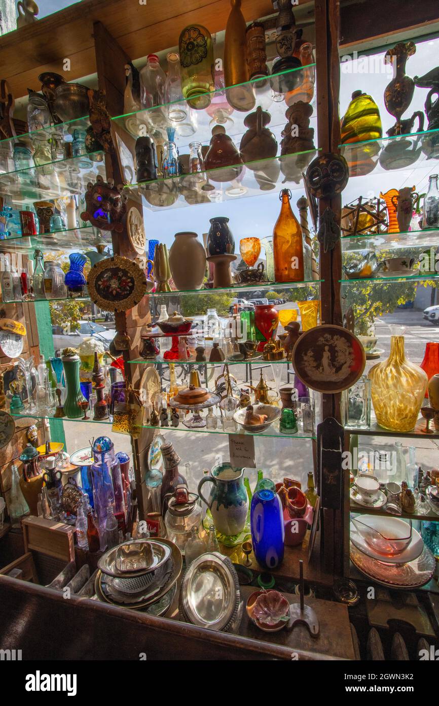 Clutter junk hi-res stock photography and images - Alamy