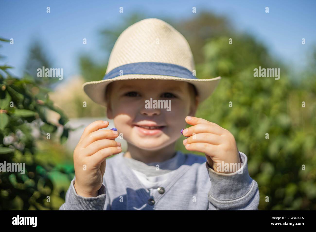 Boy wearing flower hat hi-res stock photography and images - Alamy