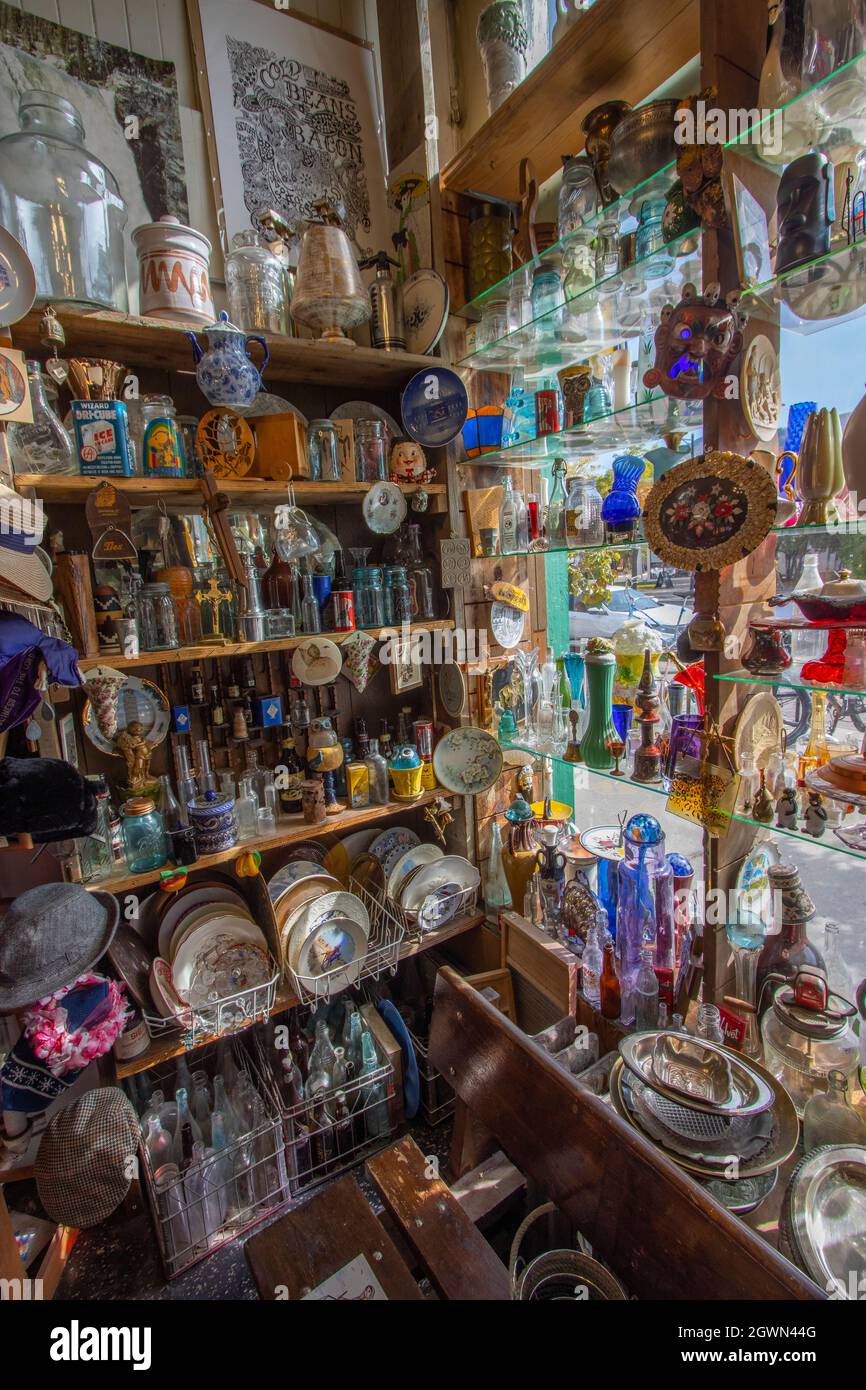 Antique junk store Stock Photo - Alamy