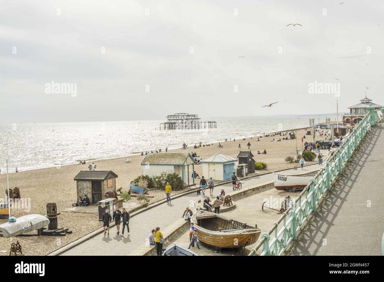 Brighton promenade and beach Stock Photo - Alamy