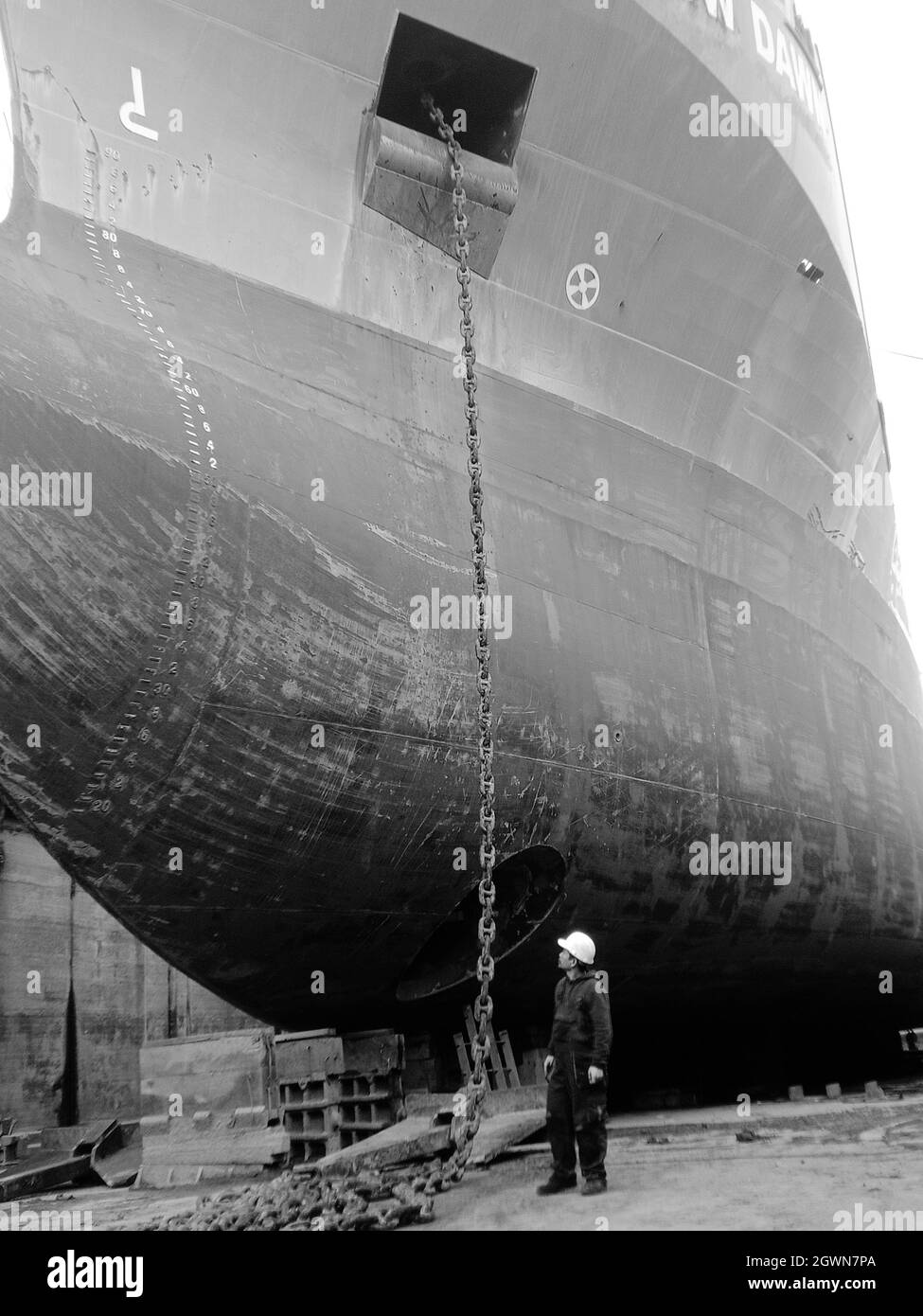 Shipping container ship anchor Black and White Stock Photos & Images ...