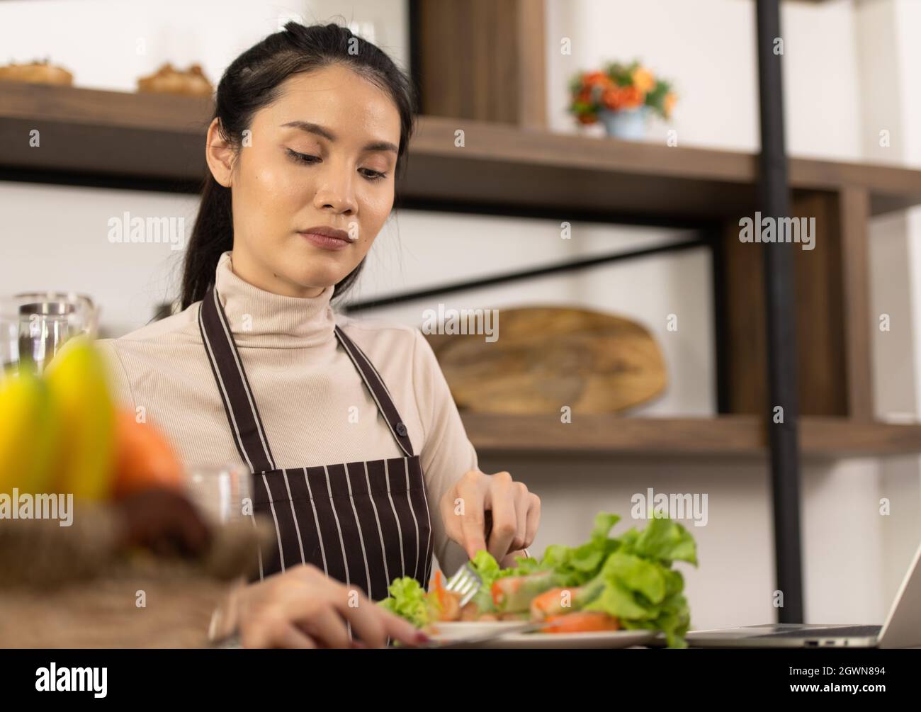 Chilli chopping apron hi-res stock photography and images - Alamy