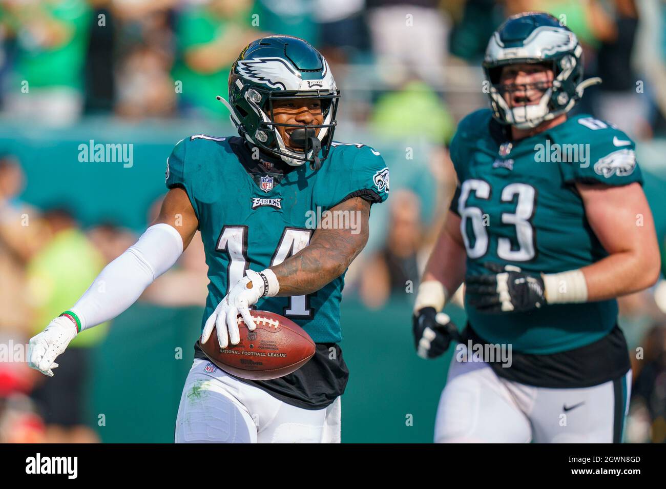 Kenneth gainwell eagles hi-res stock photography and images - Alamy
