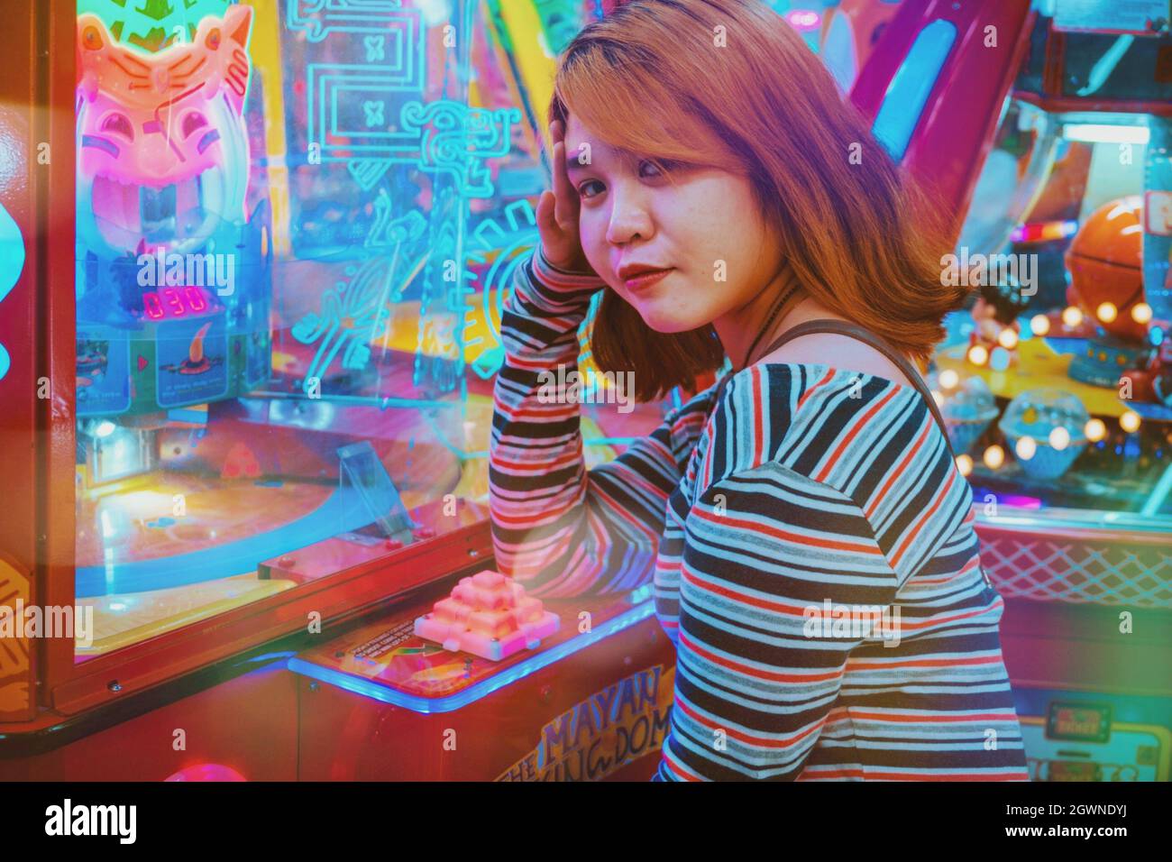 Arcade claw hi-res stock photography and images - Alamy