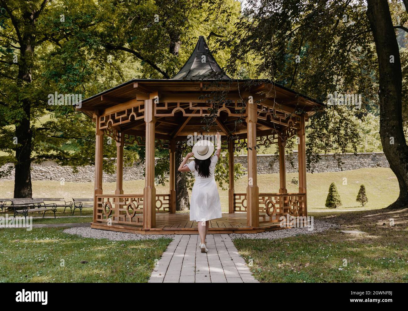 Wedding bride gazebo hi-res stock photography and images - Alamy