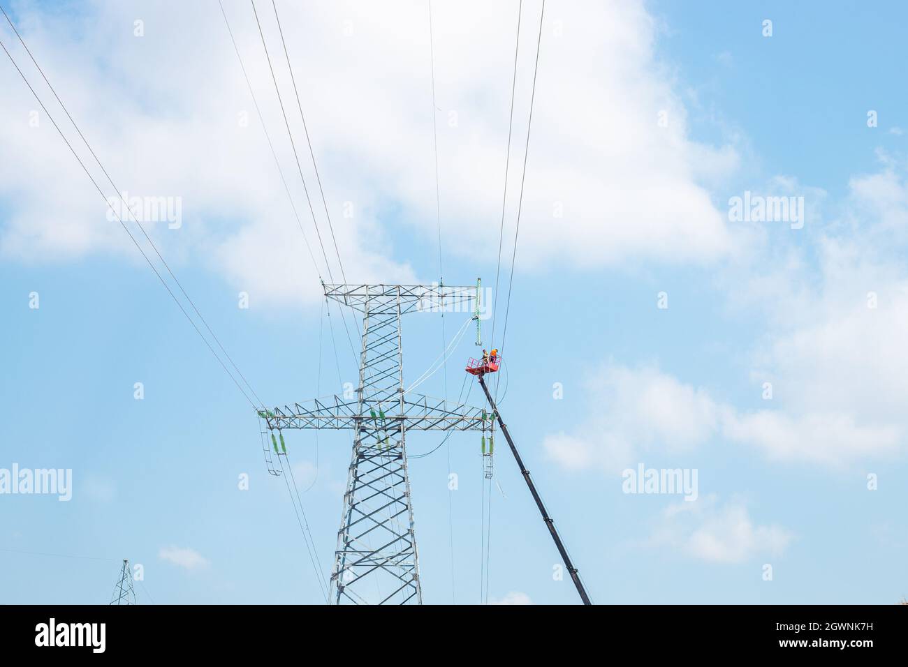 Powerline worker hi-res stock photography and images - Alamy