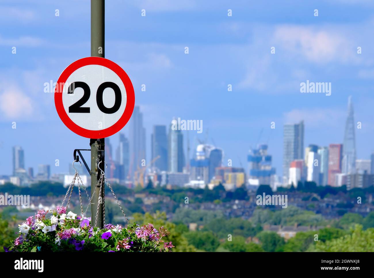 20mph sign london hi-res stock photography and images - Alamy