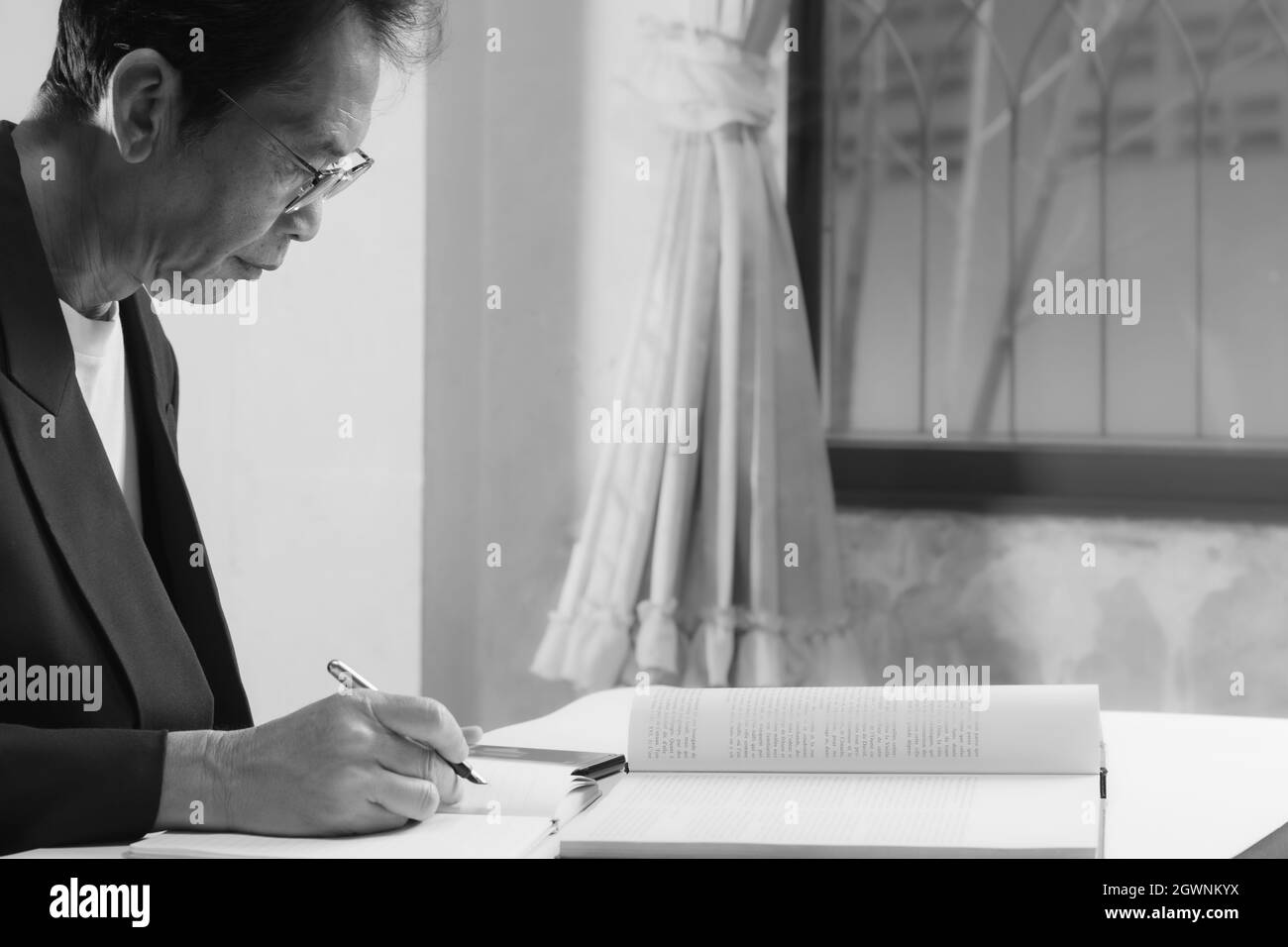 Businessman working desk office suit Black and White Stock Photos ...