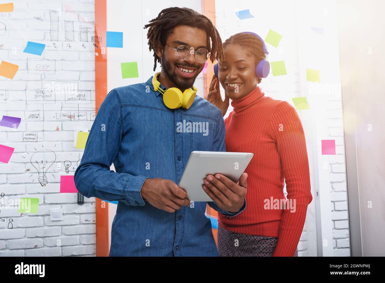 Office together hi-res stock photography and images - Alamy