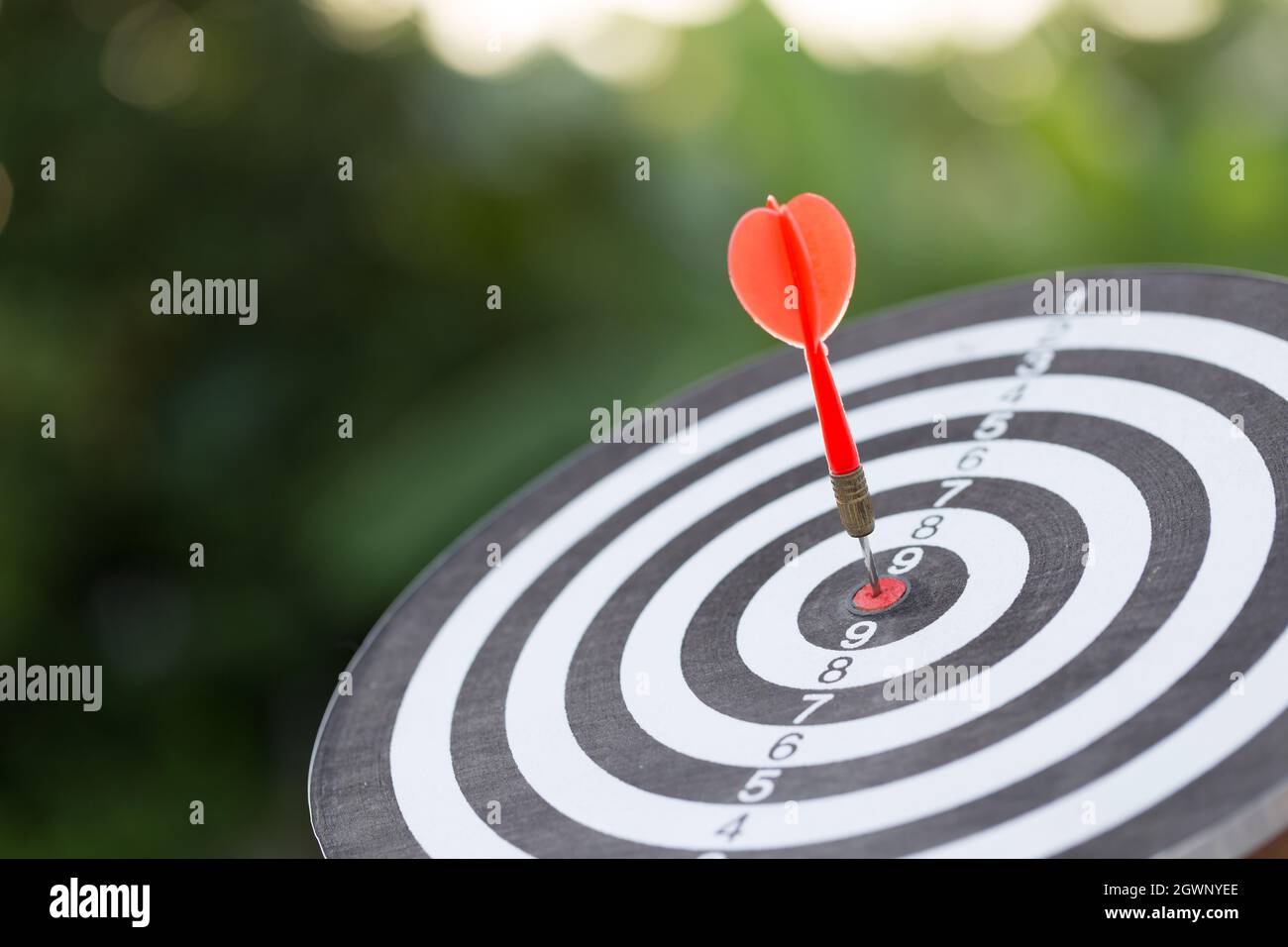 Bulls eye bullseye target market marketing hi-res stock photography and ...