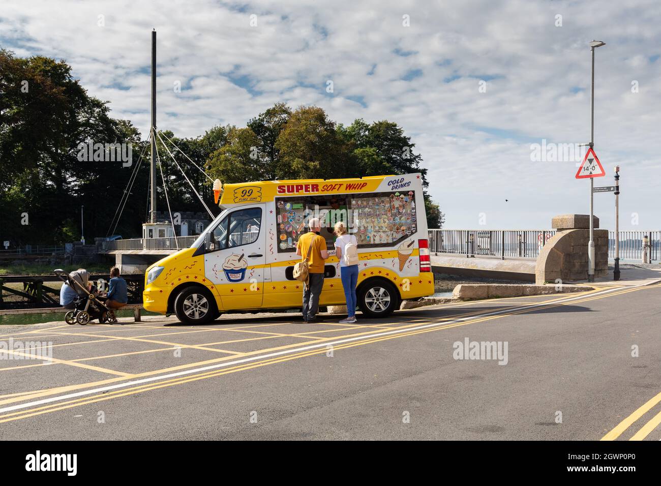 Marios cream van hi-res stock photography and images - Alamy