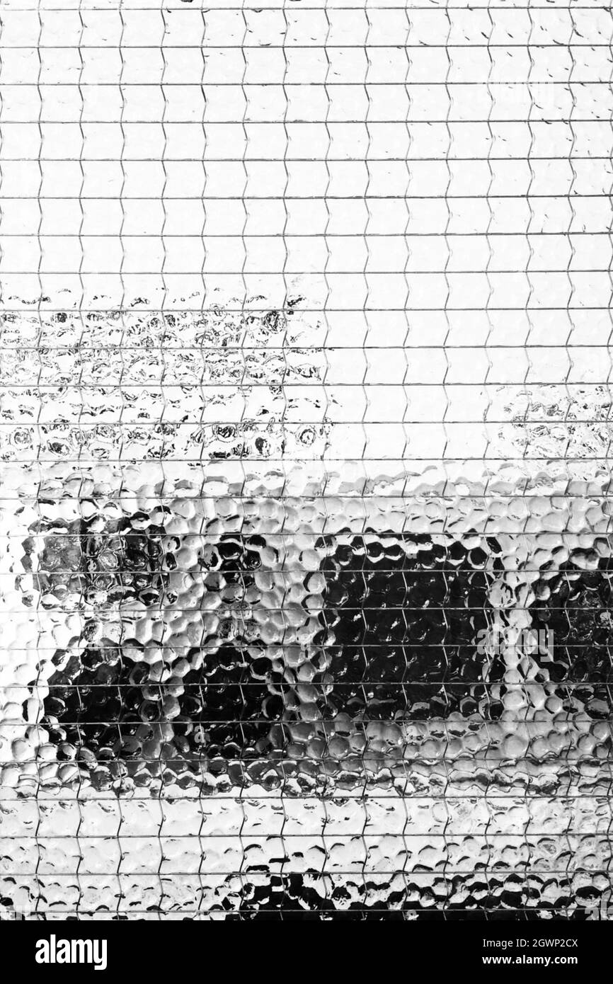 Wire mesh security glass hi-res stock photography and images - Alamy
