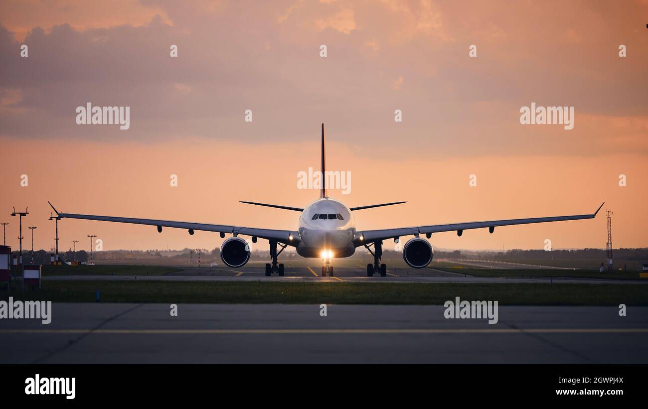 Airplane taking off runway front hi-res stock photography and images ...