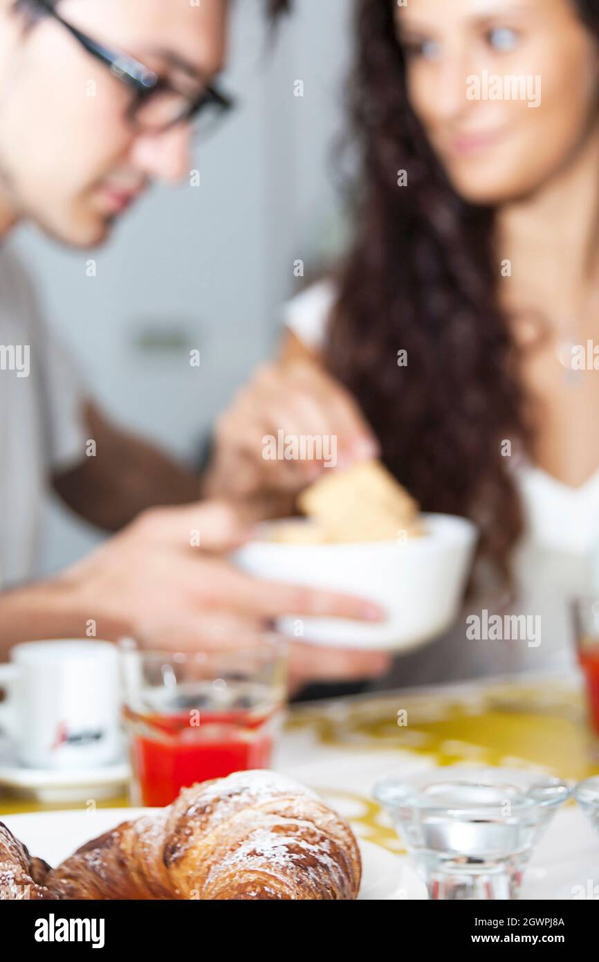 teenage couple has breakfast at home Stock Photo - Alamy