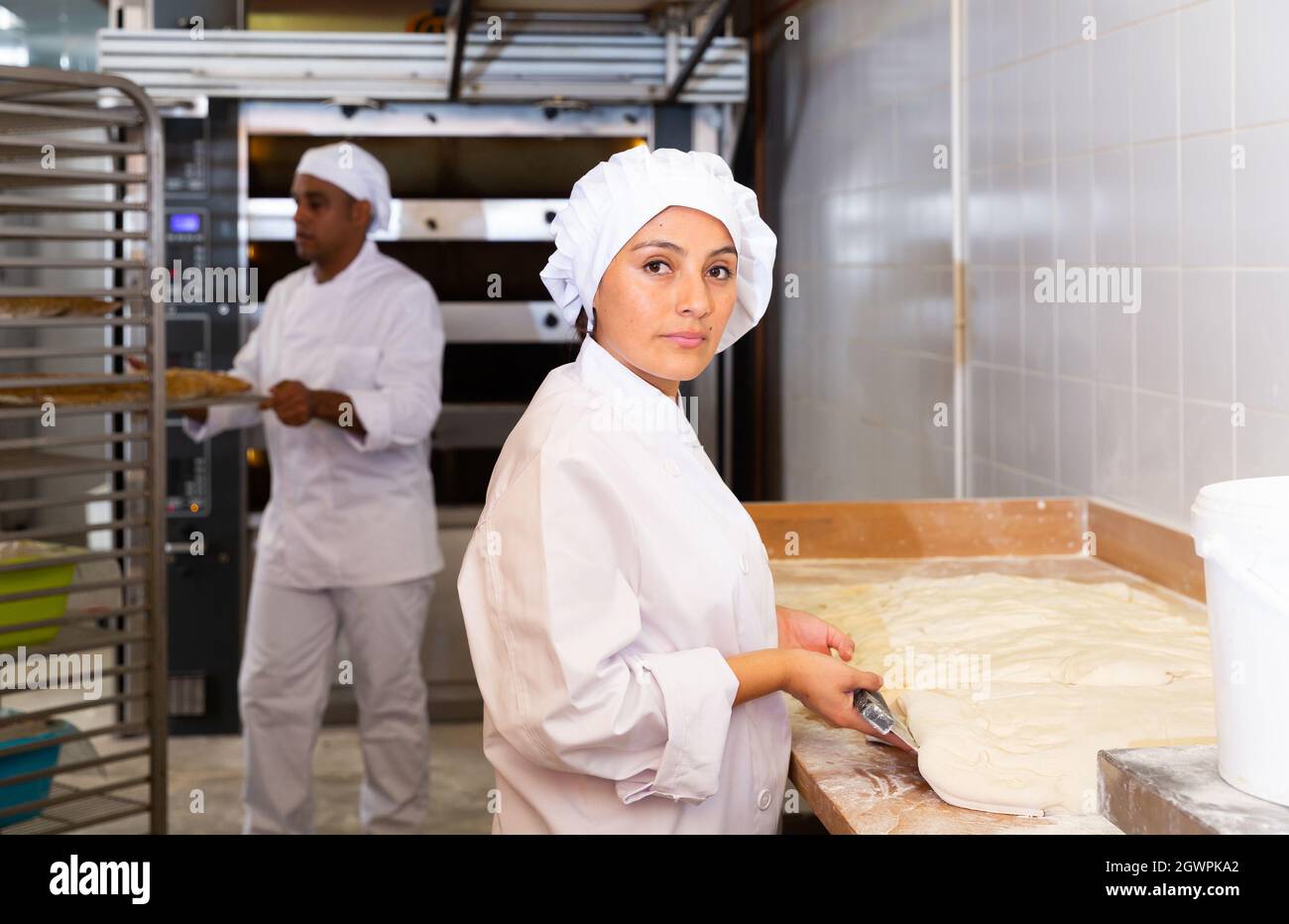 Dividing into portions hi-res stock photography and images - Alamy