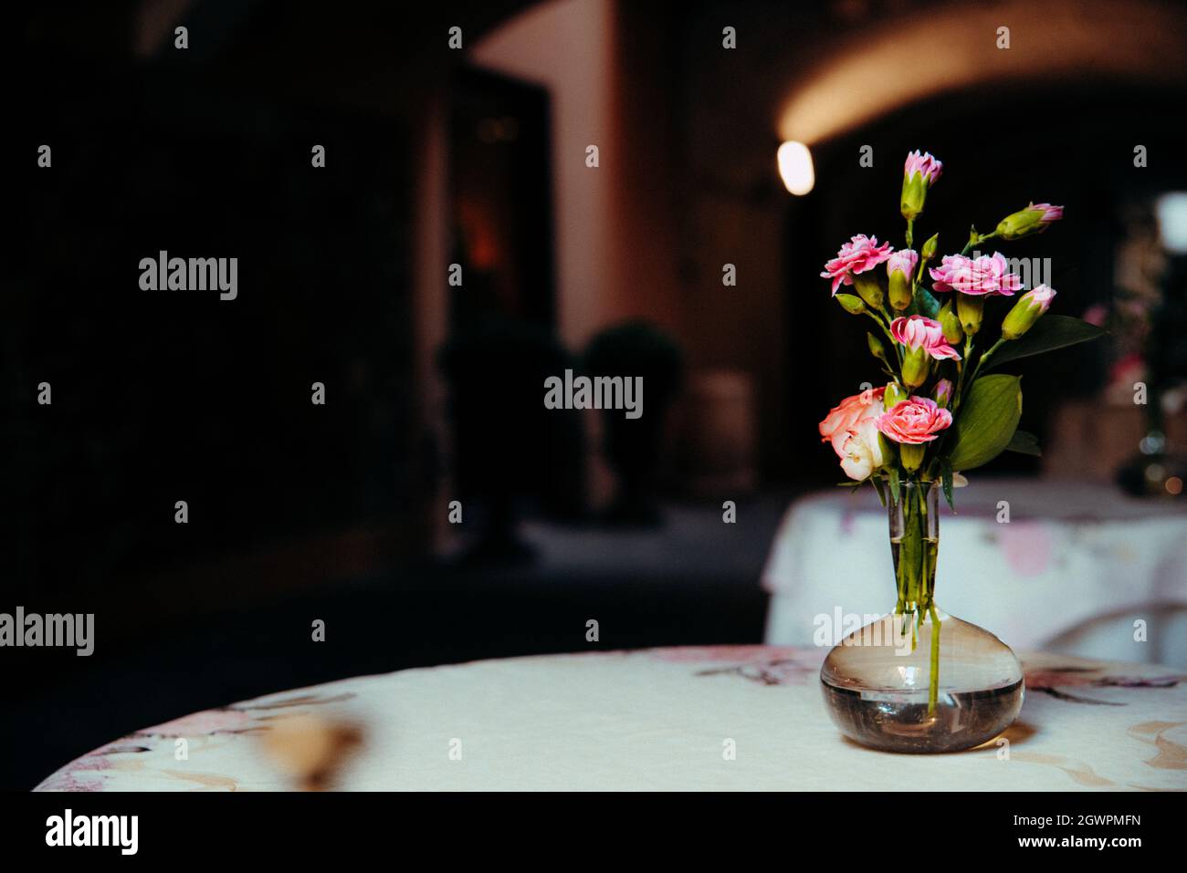 Intimate setting hi-res stock photography and images - Alamy