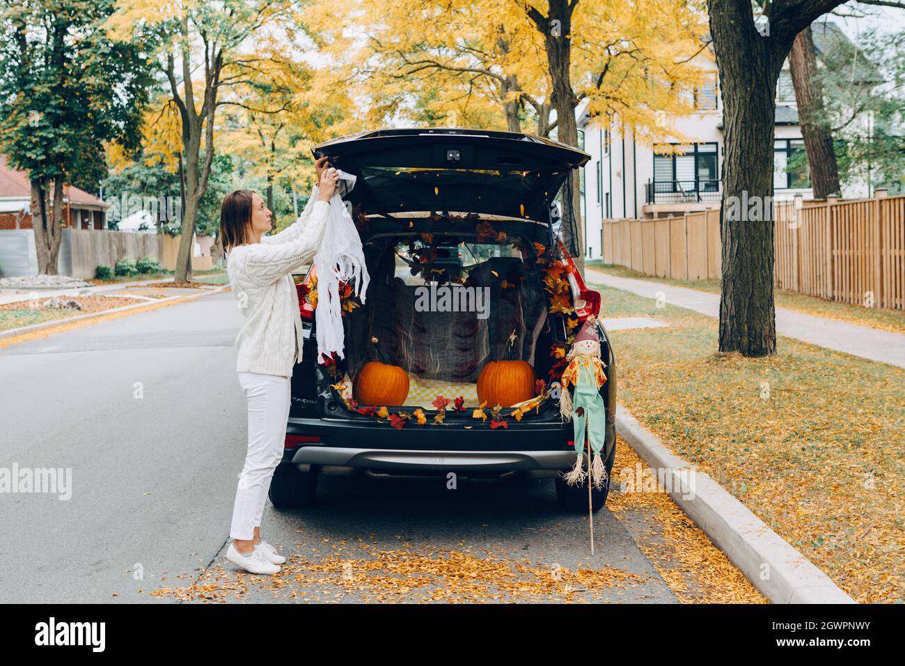 Car trick hi-res stock photography and images - Alamy