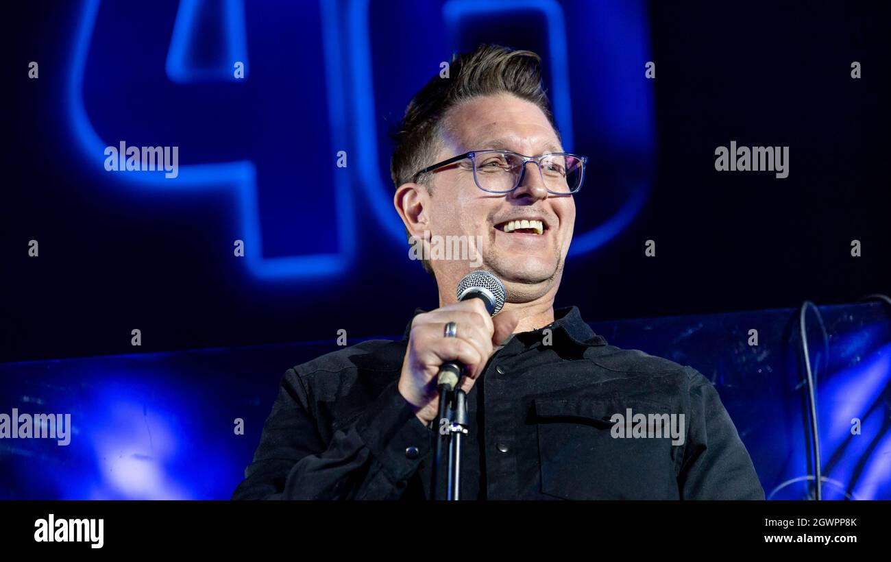 Stand up to cancer 2021 hi-res stock photography and images - Alamy