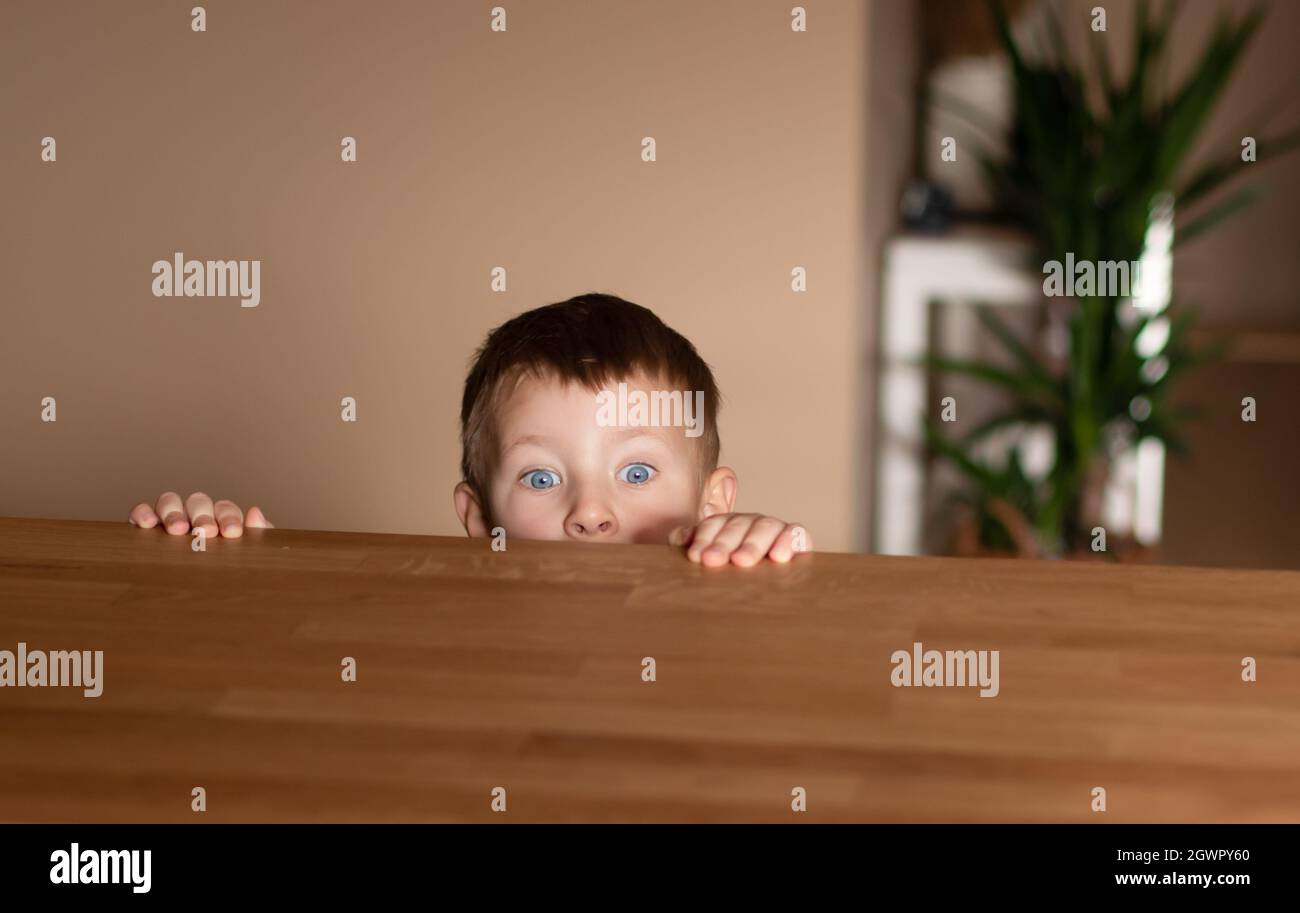 Shocked look hi-res stock photography and images - Alamy