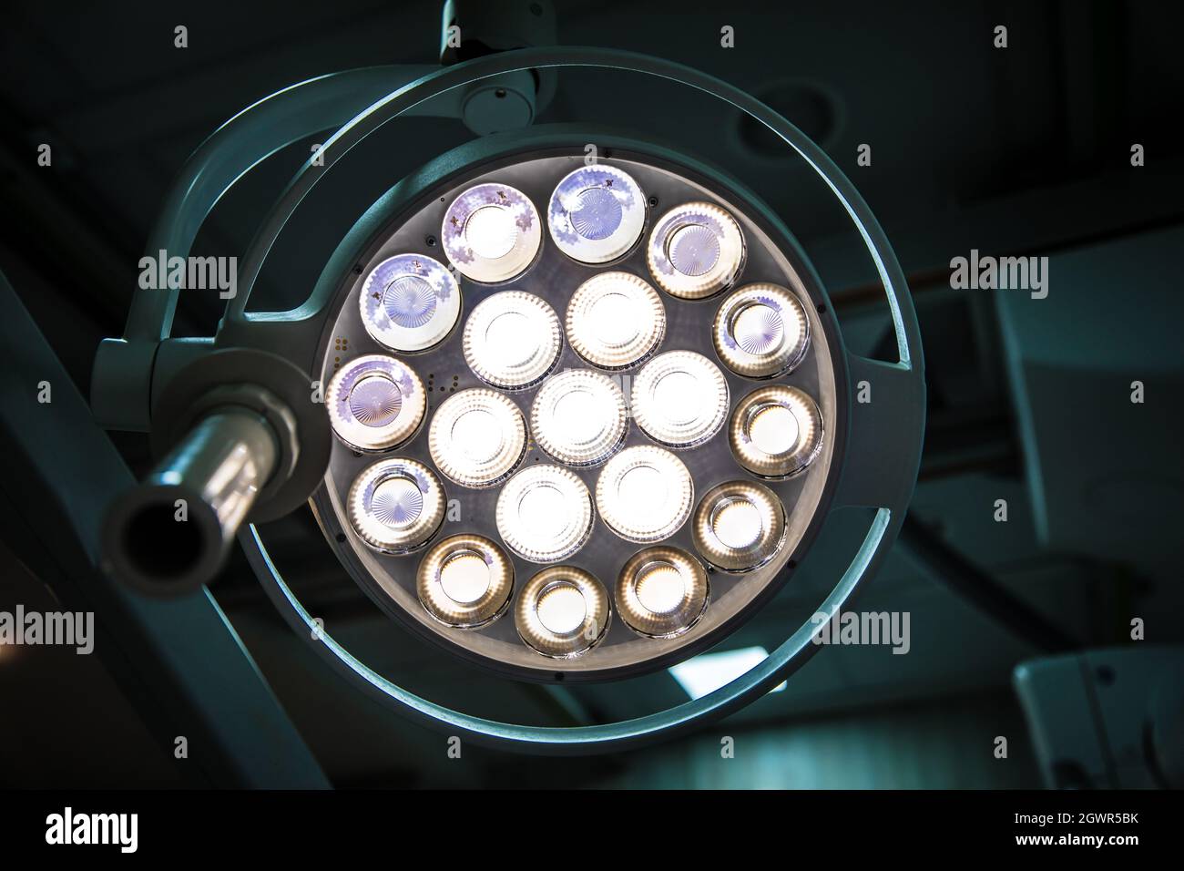 Surgical light hi-res stock photography and images - Alamy