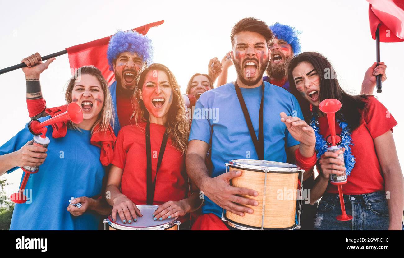 Sky crowd fans hi-res stock photography and images - Alamy
