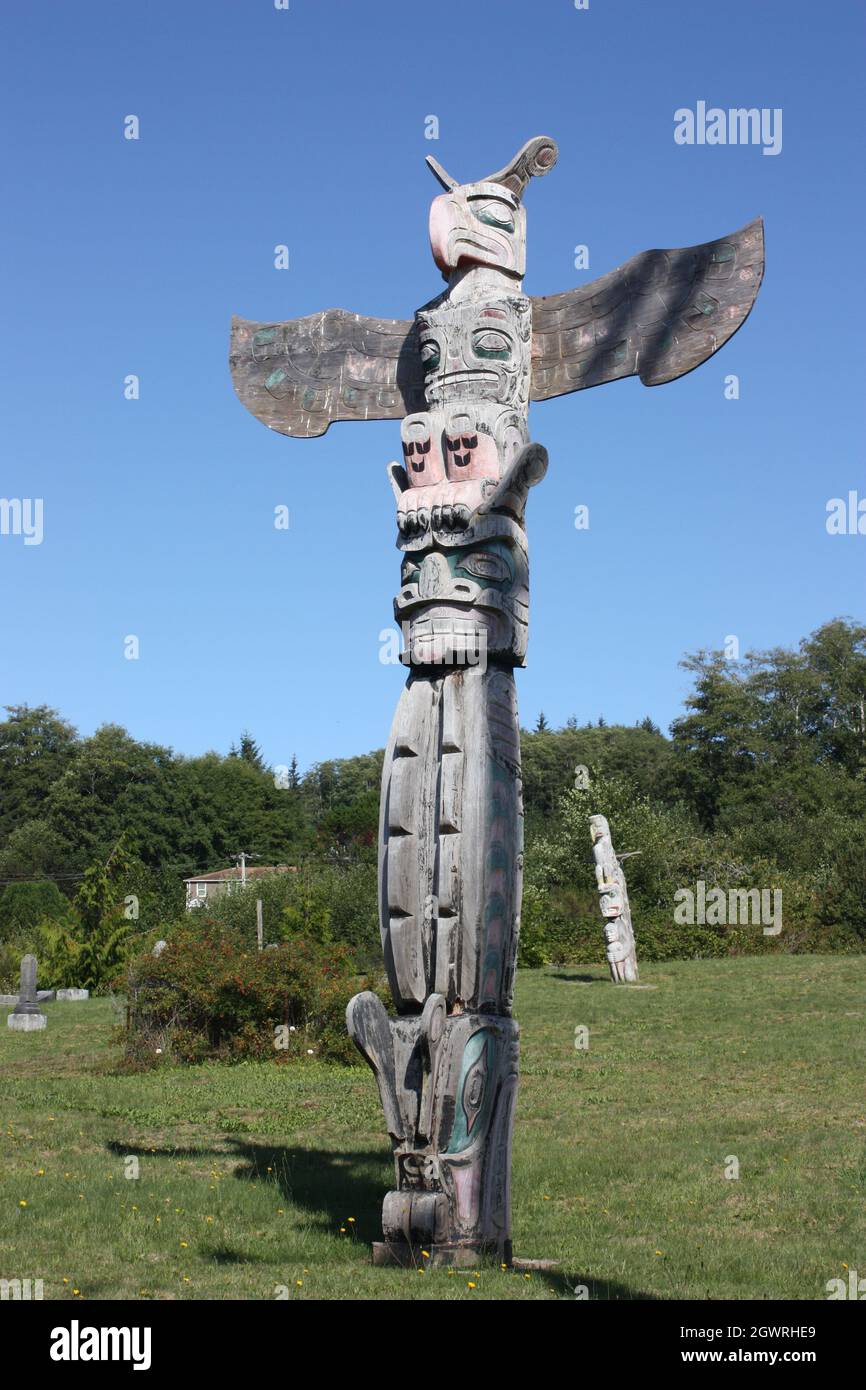 Totem Poles in the Namgis original burial grounds in Alert Bay ...
