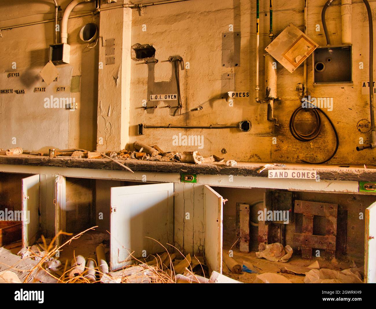 The inside of an abandoned factory Stock Photo - Alamy