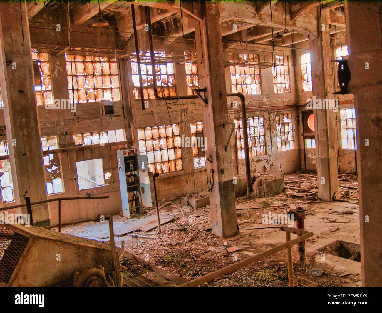 The inside of an abandoned factory Stock Photo - Alamy