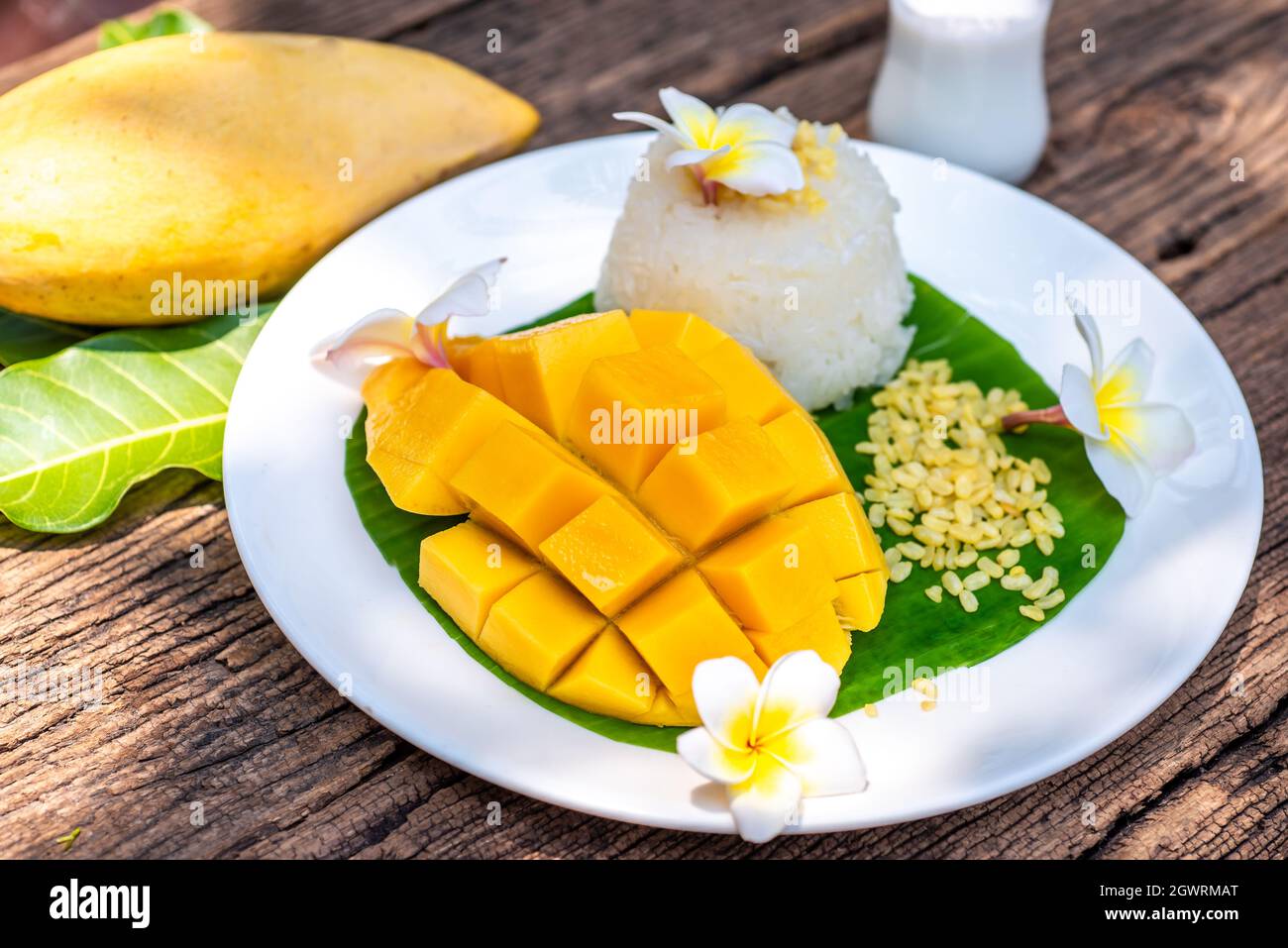 Mango sticky rice bangkok hi-res stock photography and images - Alamy