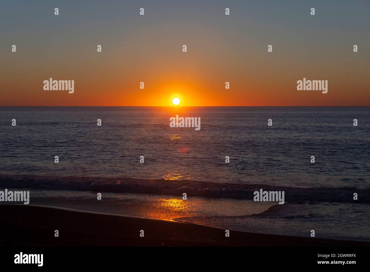 Dawn over the Pacific Ocean, Napier, Hawkes Bay, North Island, New ...