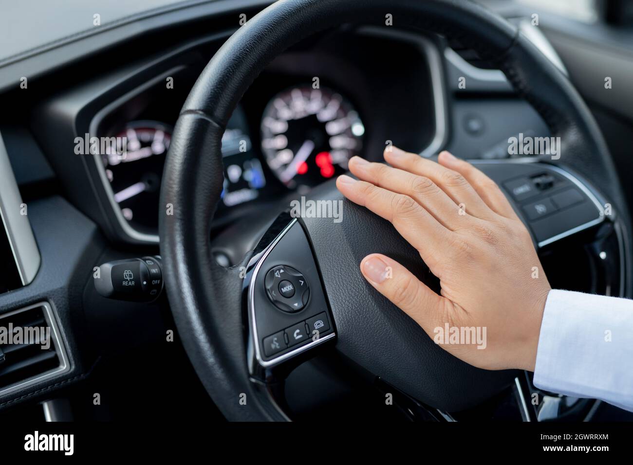 Hand honking horn hi-res stock photography and images - Alamy