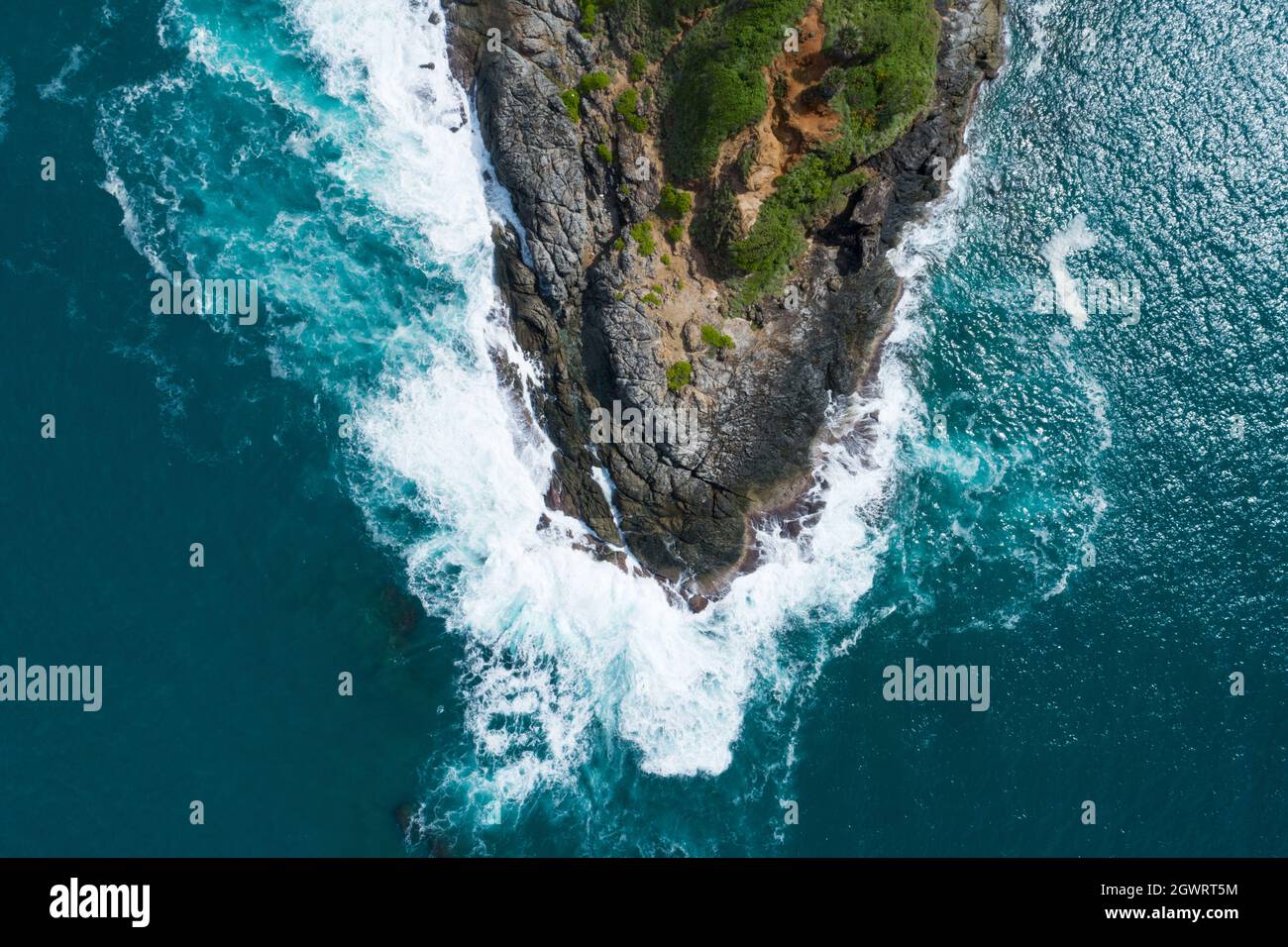 Aerial view Top down seashore big wave crashing on rock cliff Beautiful ...