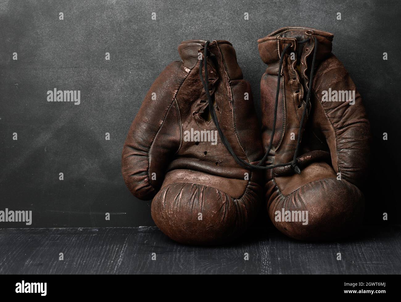 Vintage leather boxing gloves hi-res stock photography and images - Alamy