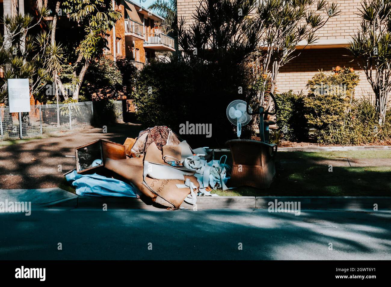 Pile garbage in front house hi-res stock photography and images - Alamy