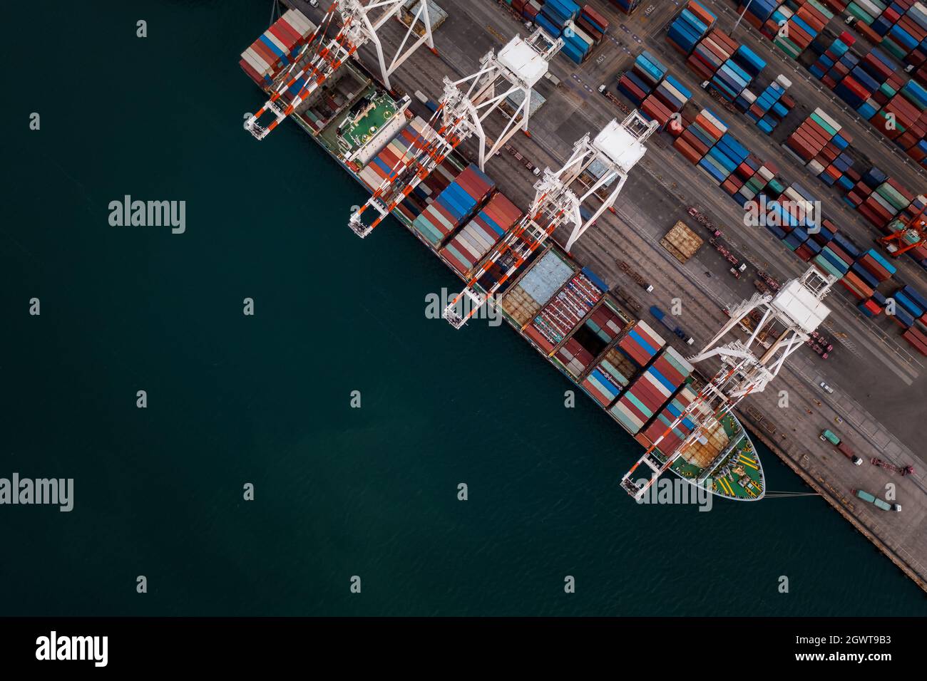 Container port dubai hi-res stock photography and images - Alamy
