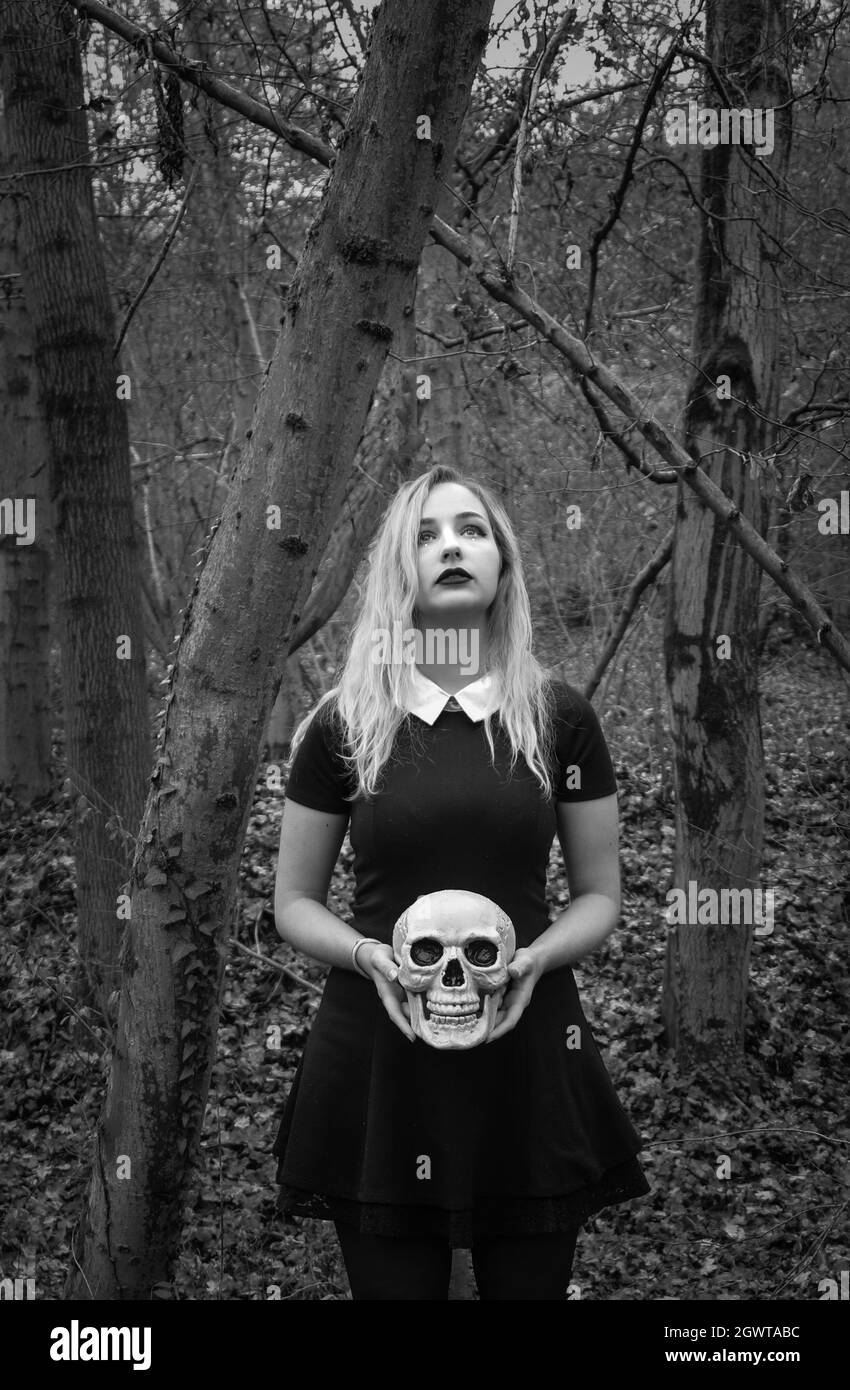 Goth girl skull hi-res stock photography and images - Alamy