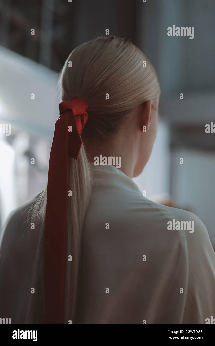 Blonde hair ponytail behind hi-res stock photography and images - Alamy