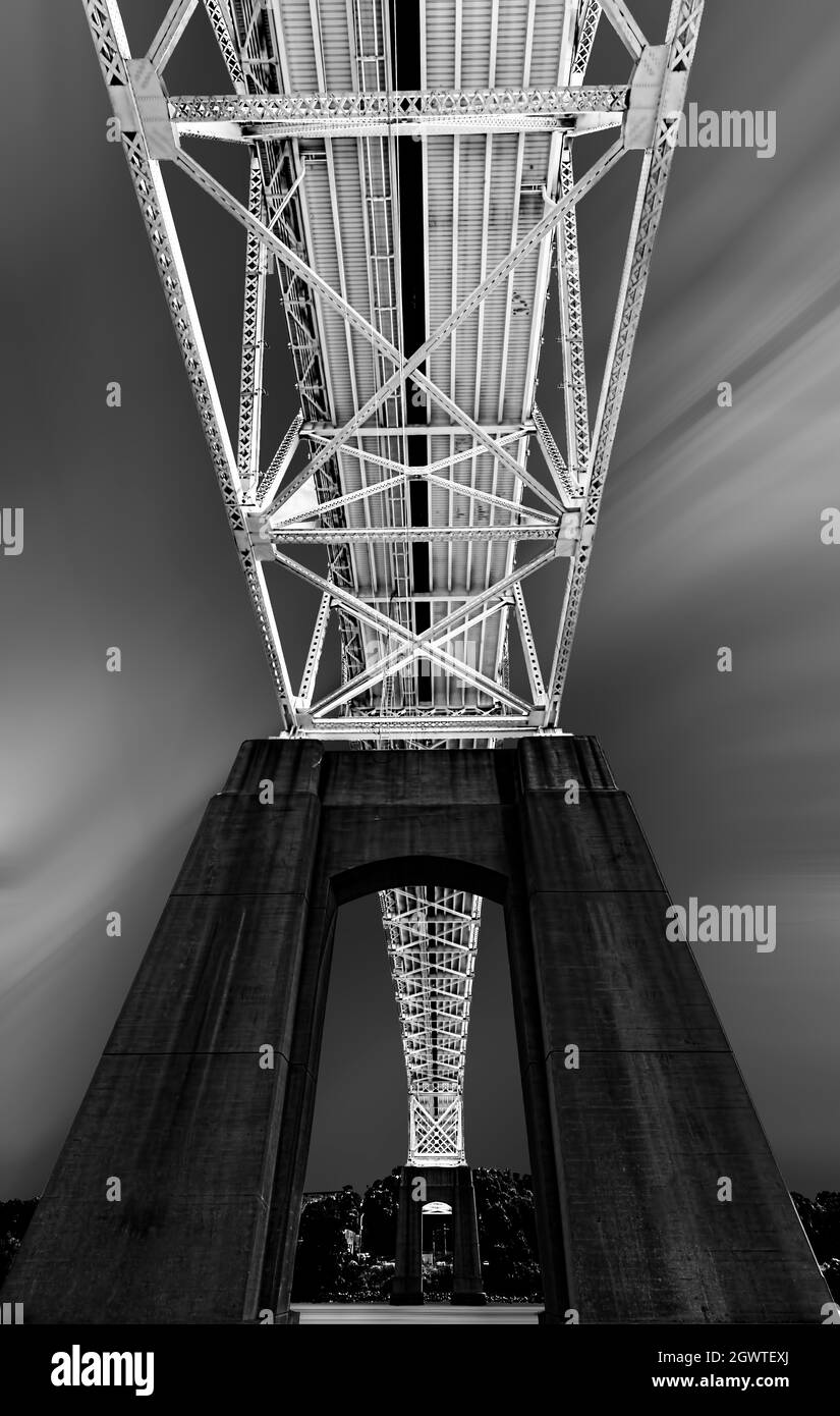 Truss architecture Black and White Stock Photos & Images - Alamy