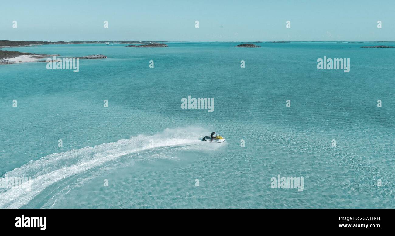 Jet boat wake aerial hi-res stock photography and images - Alamy