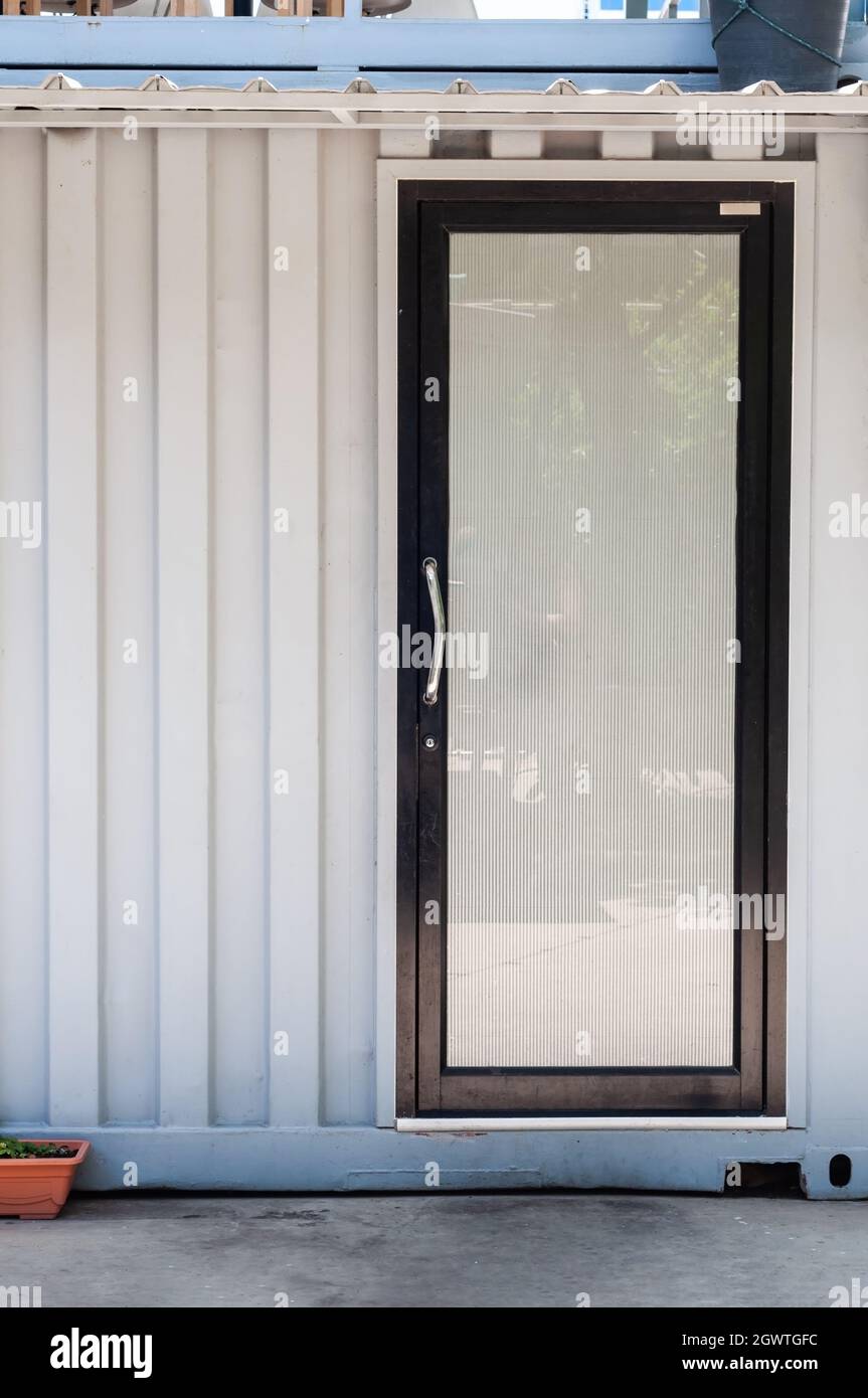 Shipping container office hi-res stock photography and images - Alamy