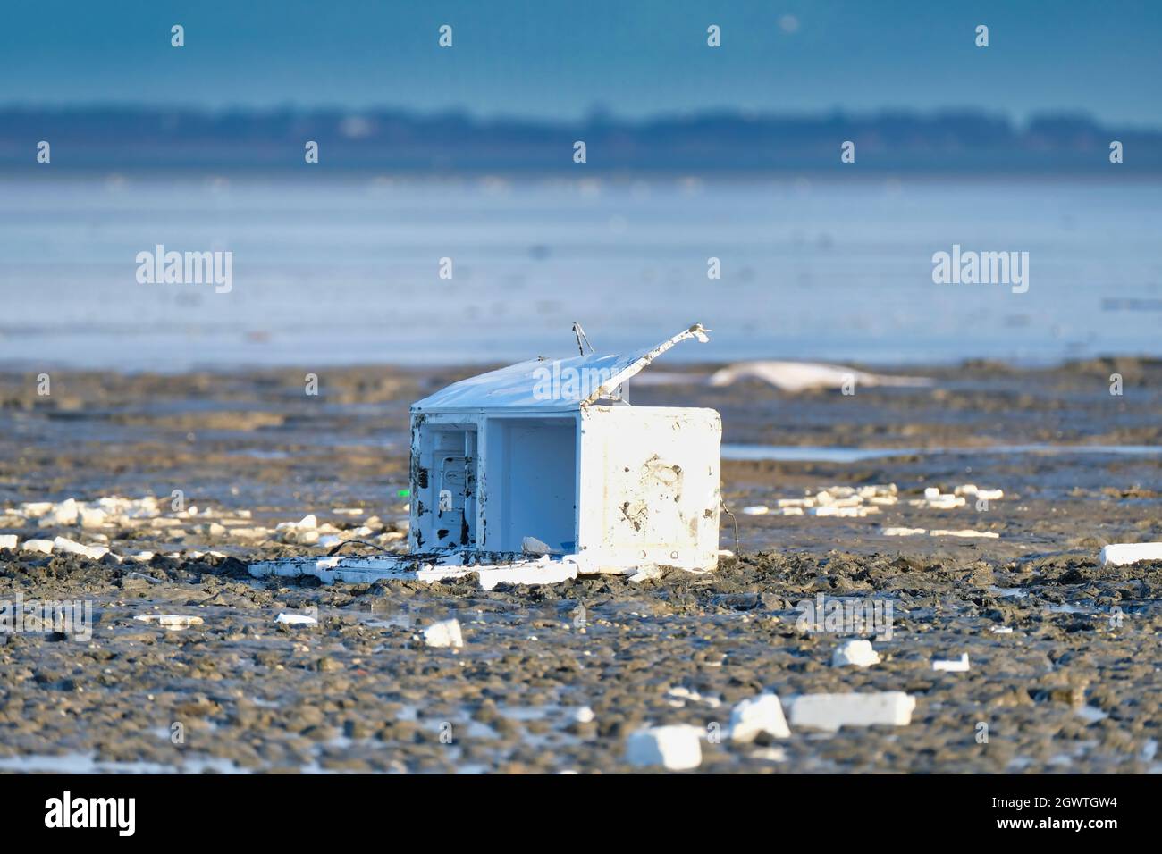 Ship recycling beach hi-res stock photography and images - Alamy