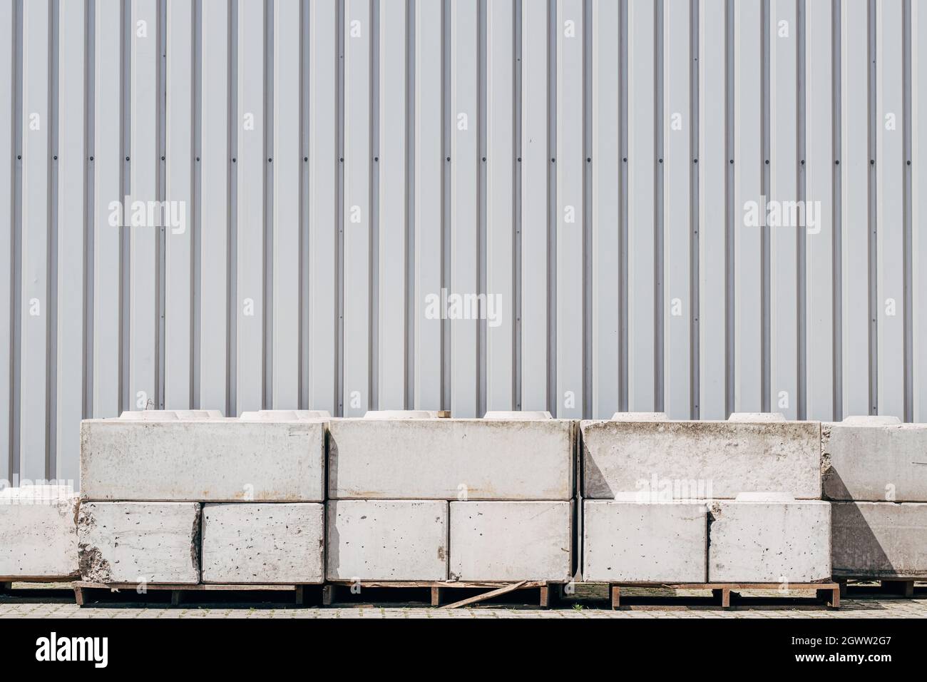 Barrier block hi-res stock photography and images - Alamy