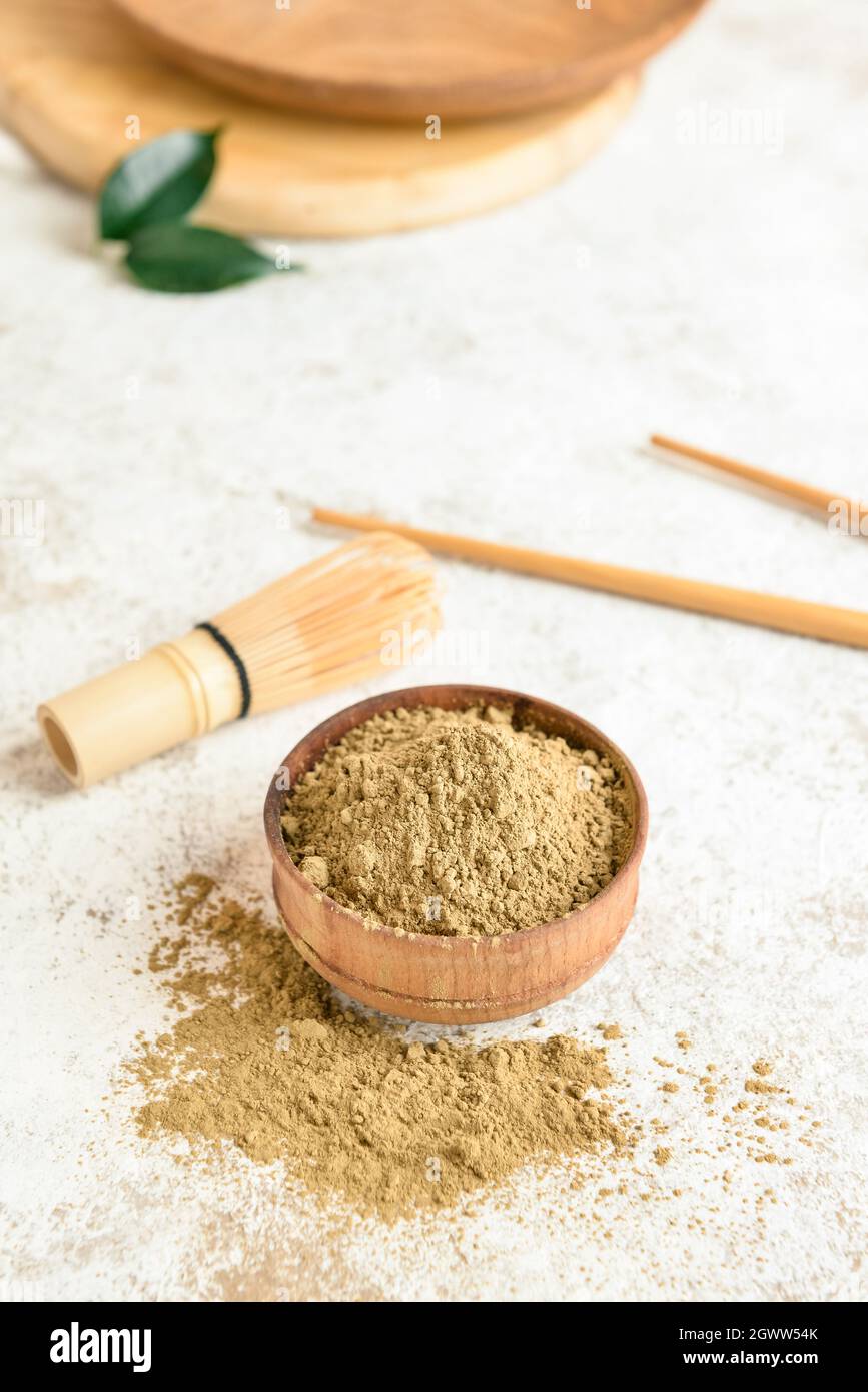 Bowl with hojicha powder on light background Stock Photo - Alamy