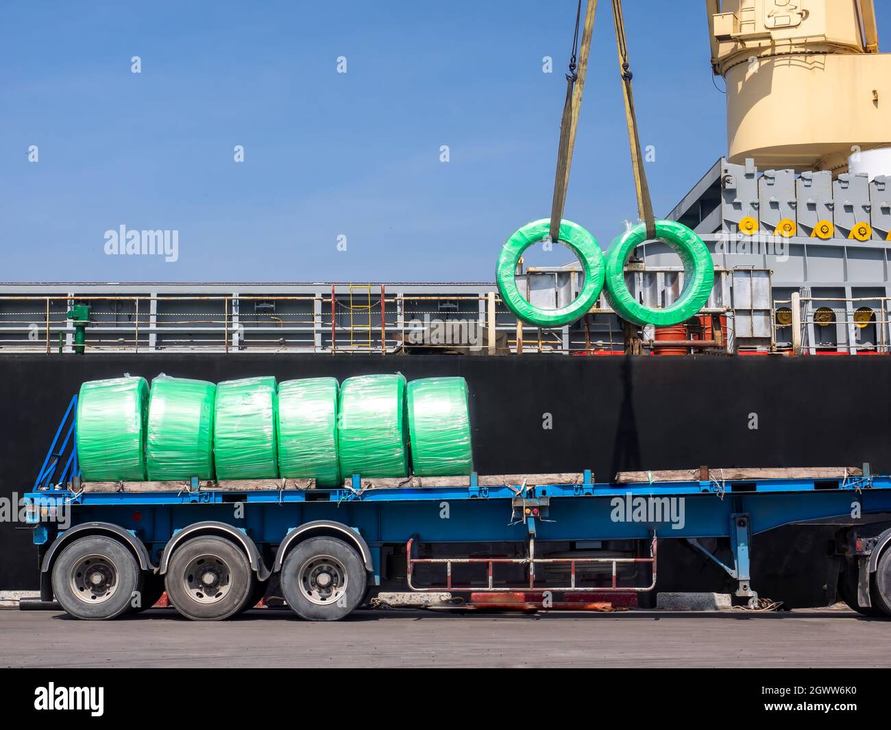 Pick ship container hi-res stock photography and images - Alamy