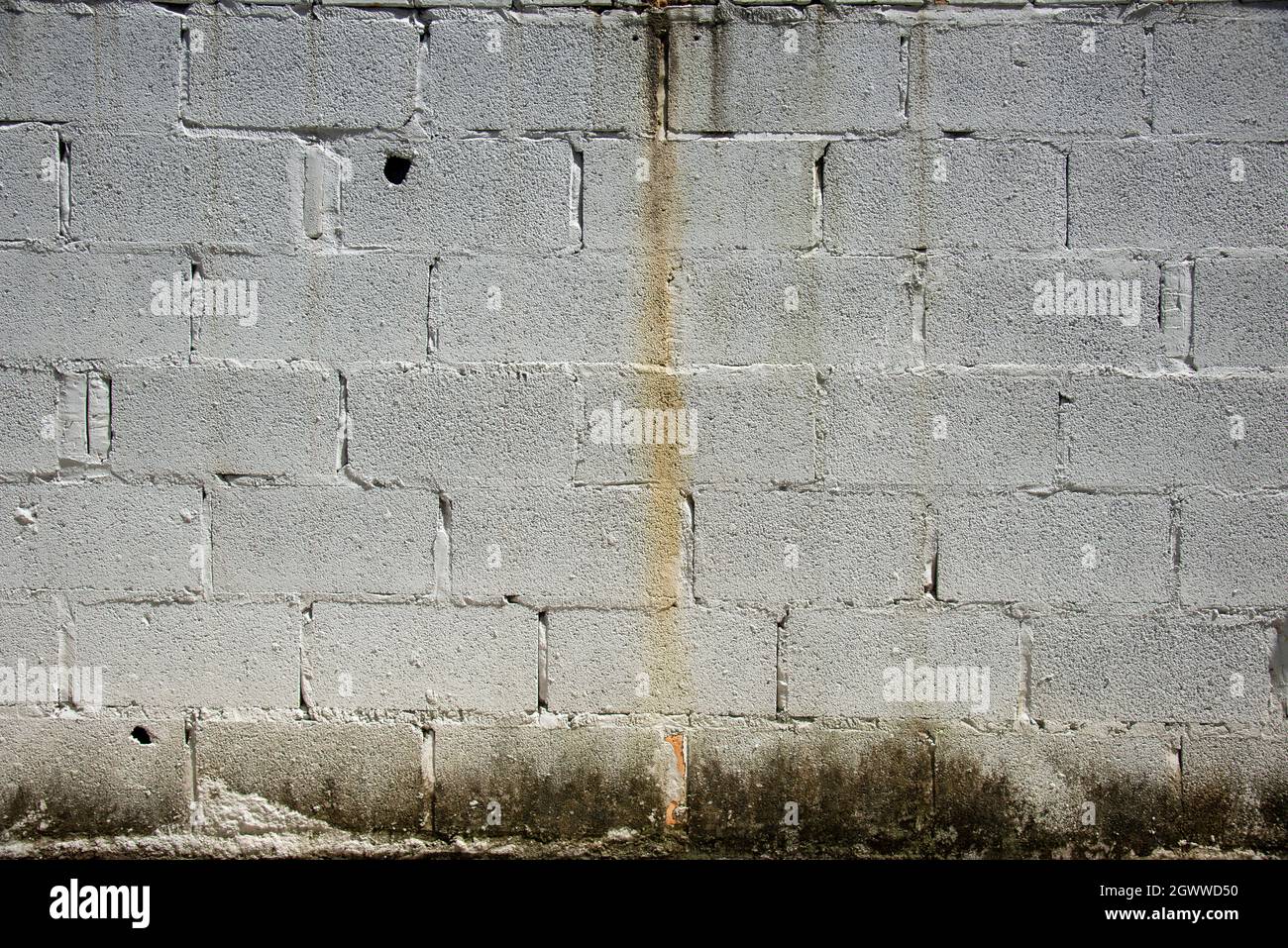 Old cinder block wall hi-res stock photography and images - Alamy