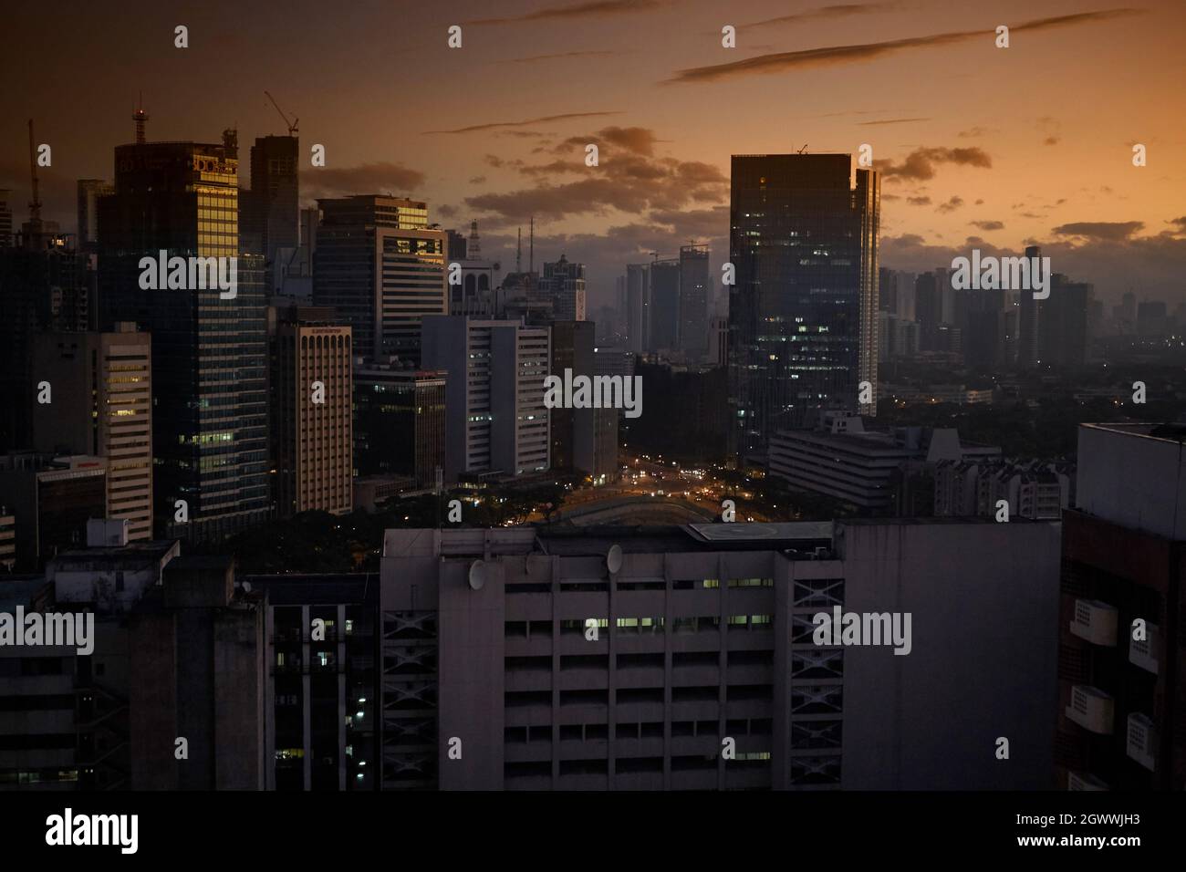 Skyline makati city manila sunrise hi-res stock photography and images ...
