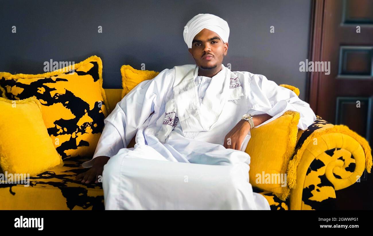 Formal turban hi-res stock photography and images - Alamy